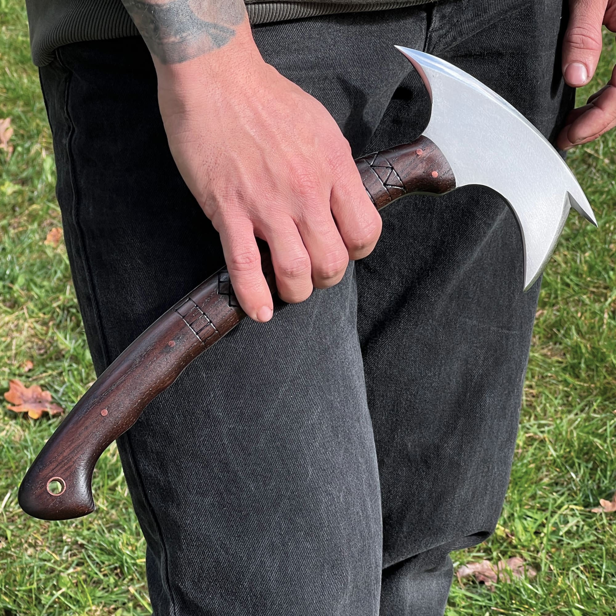 Carved Handle ’Ogun’ tomahawk - Norse Spirit